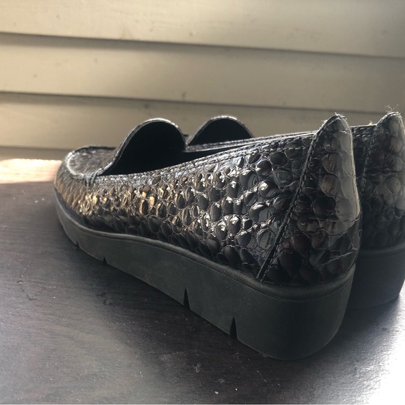 Studio Flexx | Shoes | Flexx Studio Womens Black Silver Croc Printed ...